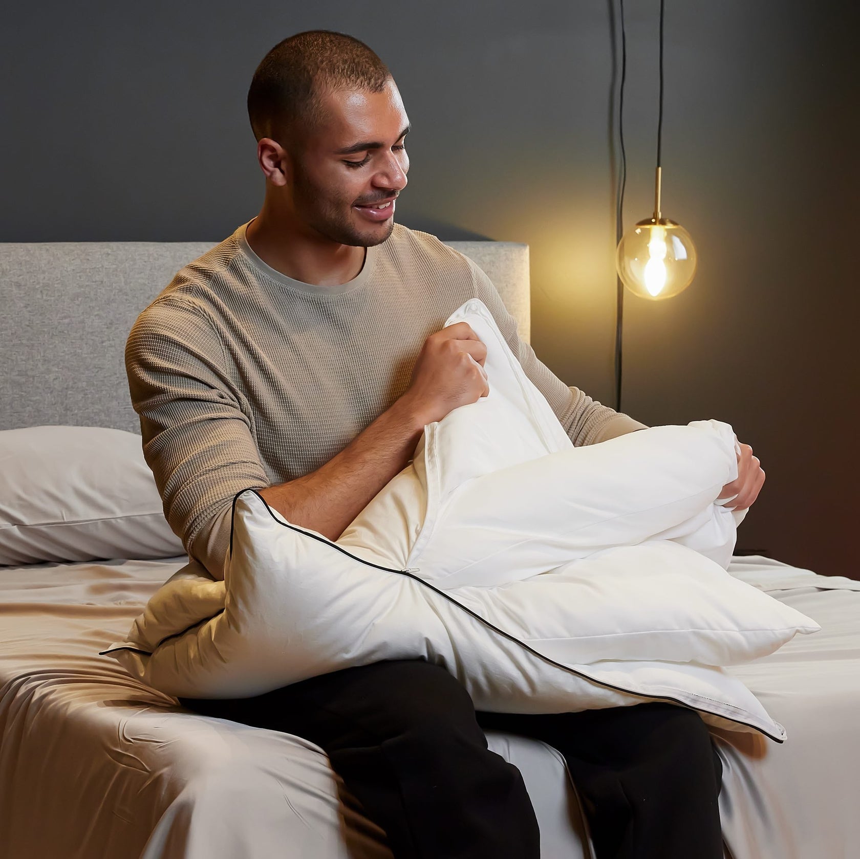 The Hush Cloud Pillow - Adjustable 3-in-1 Hotel Pillow